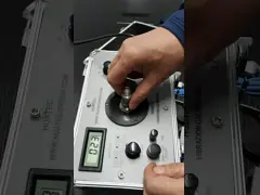 Il dispositivo deve essere dotato di un dispositivo di misura della frequenza di scarico.