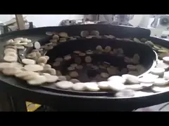 Folha da moeda de ouro que pressiona o sistema hidráulico automático de máquina de embalagem do chocolate