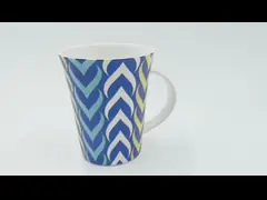 中国 柄のディッシュウォッシャーの金庫が付いている白い漫画9Ozの陶磁器のコーヒー・マグ 販売のため