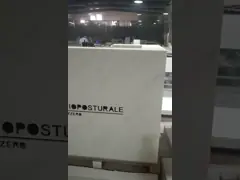 Le bureau de l‘accueil de la Fester Oberfläche