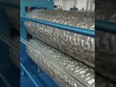 プラスチック材料の加工のための機械と装置