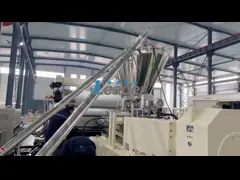 Ligne sur l‘extrusion de feuilles de PVC transparentes et épaisses Linea sull‘estrusione di foglie di PVC trasparenti ed spesse