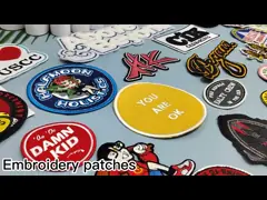 Logo Hierro en parches bordados Tejido de fieltro Twill Tejido Merrow Grenze / Lasergeschnittene Grenze