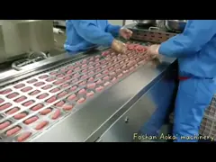 How does the automatic packaging machine package food?