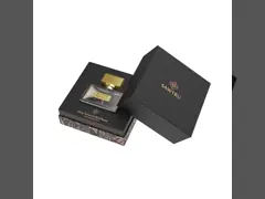 Bottiglia com 50 ml de perfume in vitro