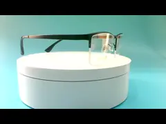 TD064 眼科の専門家にぴったりなチタンフレーム