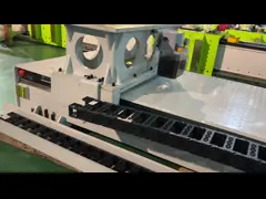 사이드 드래그 렉 체인 (lateral drag tow chain) 을 갖춘 반 발걸음 가이드 레일 선형 트랙