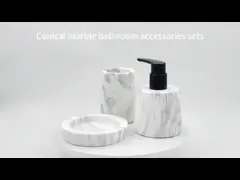 Set di accessori da bagno in marmo bianco con parti nere