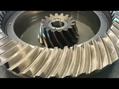 Устойчивые спиральные коленчатые редукторы большого диаметра для вертикальных цементных заводов