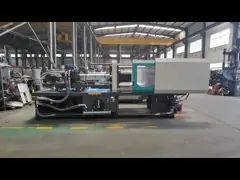 Automatische Spritzgießmaschine