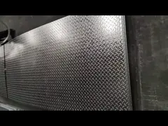 Cina Piastra di acciaio a caldo laminata a carbonio a quadri Piastra di acciaio a caldo laminata a carbonio a quadri Piastra di acciaio a caldo laminata a caldo Gi Diamante modellato Q235B in vendita