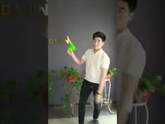 中国 音楽の手持ち型のおもちゃの花火0.039CBMの自動点火の豆鉄砲 販売のため