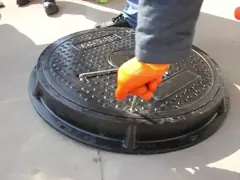 China Molded SMC Composite Manhole Cover With Fiberglass Reinforcement For Roads Sidewalks And Green Areas for sale