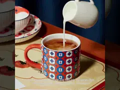 準備中 貨品 ヨーロッパのスタイル 高級 ギフト カフェ カップ 陶器 カップ 高級 パーソナライズ シンプル 大容量 カラフル カスタム 3D カップ