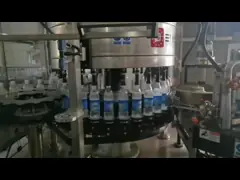 42000 garrafas por hora Rótulo OPP de fusão a quente de alta velocidade para linha de produção de água engarrafada no local do cliente