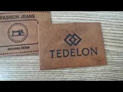 Di alta qualità personalizzare design abbigliamento embossed logo cucito su abbigliamento PU cerotti di pelle