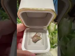 Cina Luxury 18K Gold Diamond Ring HK Set He Perfetto accessorio per occasioni speciali in vendita