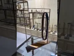 中国 620mm X 430mm メタルディスプレイスタンド ネクタイスカーフ収納卓上ディスプレイスタンド 販売のため