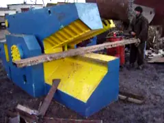 138 tonnellate Capacità di rottami Metal Baler Machine con Omron Giappone PLC Operazione per il materiale di acciaio