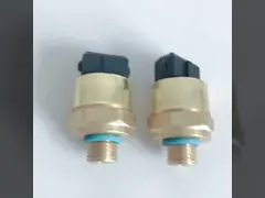 Truck diesel Engine Parts Oil Pressure Sensor 04199823