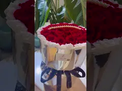 Cina Carta di avvolgimento a fiore con finitura speculare, carta lucida argentina, cellophane ispessito impermeabile, materiali di abbigliamento per bouquet e regali di fioraie in vendita