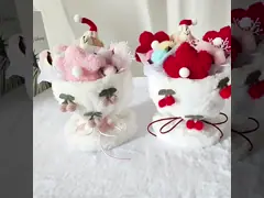 China Valentine's Day and Christmas gifts for your girlfriend and best friend: setting up a stall with dolls, bouquets, handmade plush toys, and flower gifts for sale