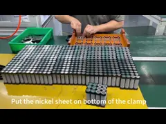 Etapas de montagem da bateria de lítio da scooter