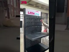 Cina Rack per l'esposizione degli attrezzi metallici per negozi di alimentari con pannello posteriore perforato e rivestimento in polvere Capacità di carico finale 50-100 kg in vendita