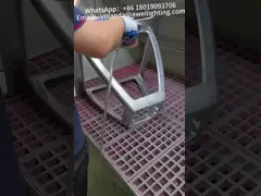 The aluminum garden lamp housing is being polished in the production workshop.