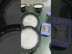 China Long Lifespan Solar Flood Light with Smart Charging System and IP65 Waterproof for Outdoor Lighting for sale