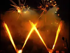 Factory Wholesale 1.2 Inch 108 Shots W Shape Paper Cake Fireworks 1.3g Un0335 Professional Gold Cake