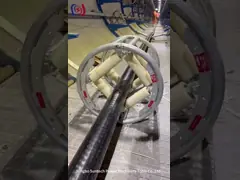 Zware kabelrol voor ondergrondse installatie van elektriciteitsleidingen