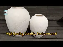 丸いファイバーセメント鉢の排水穴は植物愛好家にとって必須