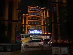 China SMD3535 P100 LED Mesh Display Outdoor IP67 Waterproof LED Grid Screen Light For Advertising for sale