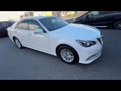 China TOYOTA Royal Sedan Navigation Package Genuine Hard Drive Navigation System For The Ground, Digital B Camera, Front Electric Seat, Discharge Projector, Headlight, Shiftmatic ETC - Genuine Aluminum Whe for sale