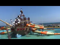 中国 カスタム海賊船型アクアパークスライド、ファイバーグラス製ウォータープレイグラウンド、ウォーターパーク用コンクリート船体 販売のため