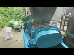 Double-roll extrusion granulator for  granulation