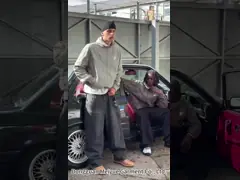 China Windbreaker Jacket Nylon Custom Windproof Zip up Hoodie Men Lightweight Windbreaker Reflective Jacket for Men Manufacturer for sale