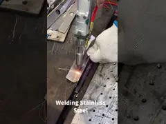 China 800W Fiber Laser Hand-held Air Cooling Welding Machine SS Plate Galvanized Sheet Welder On Sale for sale