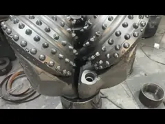 트리콘 롤러 비트, 밀드 톱, 7-5/8 '평면, 4-1/2' API 부드럽고 중간 단단한 모래 덩어리 및 셰일 (API 표준에 따라) - IADC=216