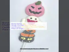 可愛らしいマシュマロのキャラクターたち、棒付き