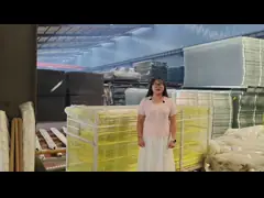 Pallet packaging with edge protection fence
