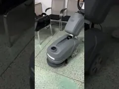 バッテリー駆動 コンパクト床掃除機 15L リリカバリタンク容量 水の使用量削減