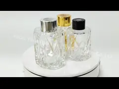 Cina Bottiglie diffusore a bastoncino in vetro con rilievo trasparente per profumo sfuso in vendita