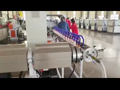 Cina Estrusore per tubi flessibili rinforzati con rete di fibre in PVC, macchina per la produzione di tubi da giardino resistenti alle pieghe in vendita