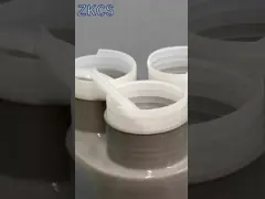 Passacavo nero o grigio per applicazioni a bassa tensione