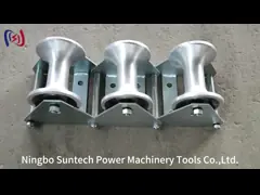 Atando las herramientas tres gavillas de nylon telegrafían el rodillo de guía para el funcionamiento de subterráneo