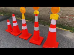 Cina Alta visibilità 45cm-90cm Altezza Base nera Cone di traffico per sicurezza stradale e gestione del traffico in vendita