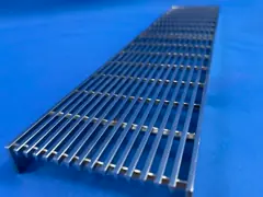 China Grip Strut Safety Grating Stair Treads - Aluminum & Galvanized Steel, 1.5-5mm Thickness, 4m Length for sale