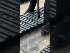 China Heavy Duty Excavator Track Bolts New Quenching And Tempering Heat Treatment Zinc Finish for sale